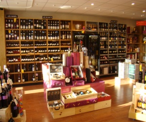 Boutique Nicolas : Centre Family Village Aubergenville