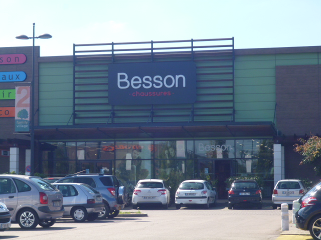 Boutique Besson Chaussures : Centre Family Village Aubergenville