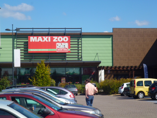 Boutique Maxi Zoo : Centre Family Village Aubergenville